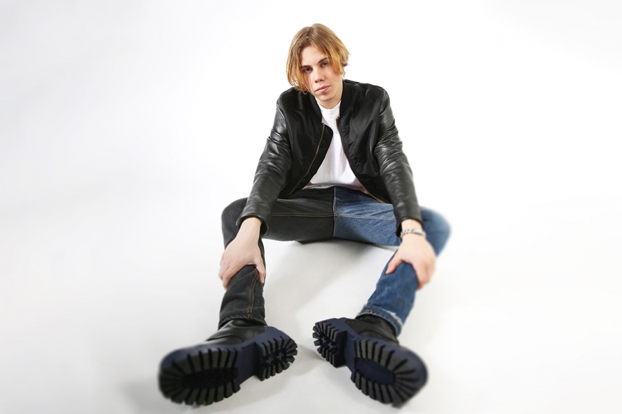 Upcoming100-The Kid LAROI Sets Chart Airplay Record
