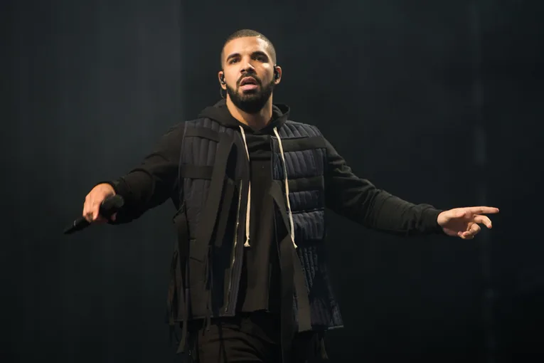Upcoming100-DJ Scheme clarified his stance on the Toronto rapper.